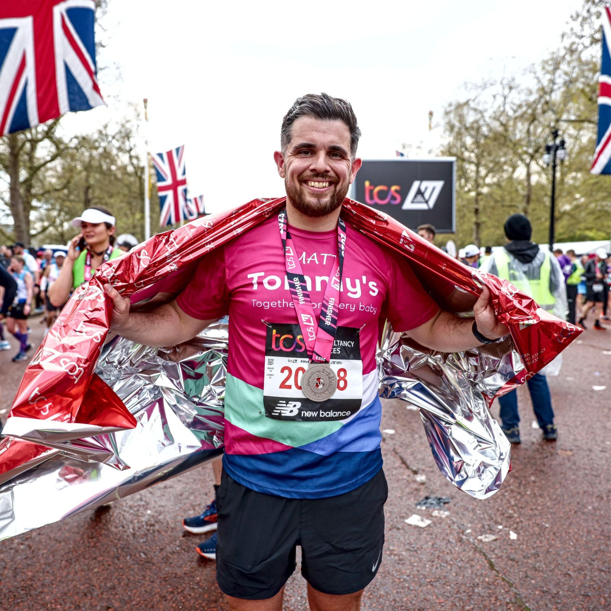 Mr Leonard completes his first ever London Marathon for charity ...